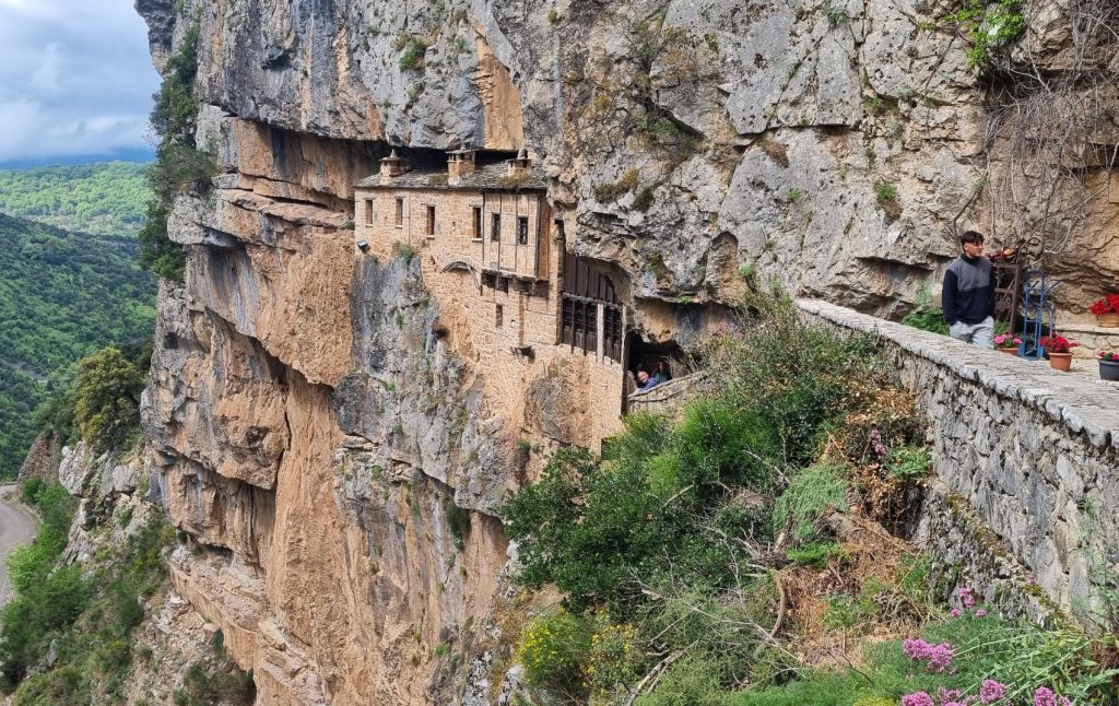 מנזר קיפינה (Kipinas Monastery) - Up Greece